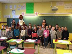 Saint Nicolas en visite à l école École Sainte Marie du Val d Ajol