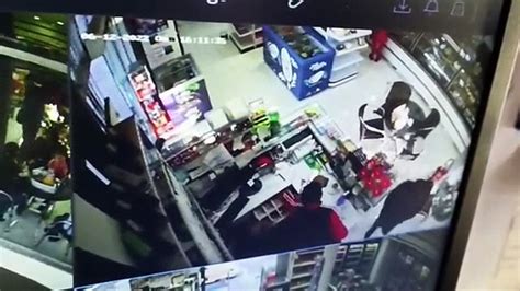 Vídeo mostra homens armados assaltando panificadora na tarde de domingo