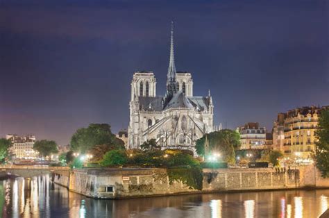 Více Než 40 Stock Fotografií Snímků A Obrázků Bez Autorských Poplatků Na Téma île Saint Louis