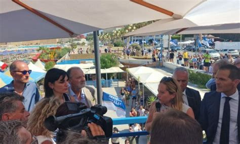 Bagno Di Folla A Termoli Per Giorgia Meloni Stop Al Reddito Di