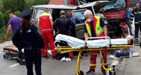 Teška nesreća kod Kiseljaka smrtno stradao vozač kombija