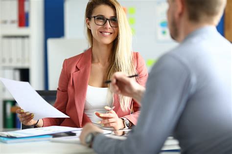 Venta consultiva qué es pasos y ejemplos útiles