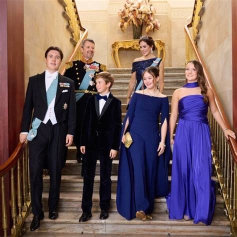 Foto Oficial De Federico Y Mary De Dinamarca Con Sus Hijos En El