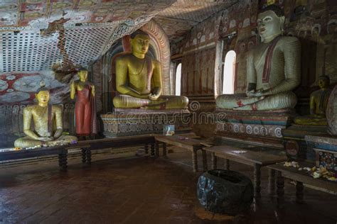 En La Antigua Cueva Del Templo De Oro Dambulla Sri Lanka Foto De