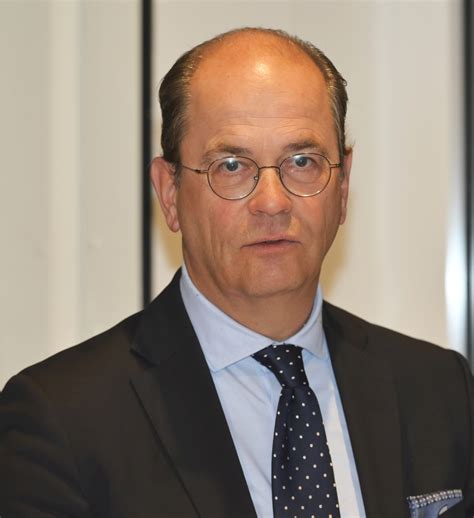 Uwe Goebel als IHK Präsident wiedergewählt Weser Ems Wirtschaft de