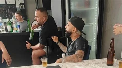 Foto De Gabigol Do Flamengo Camisa Do Corinthians Vaza E Viraliza