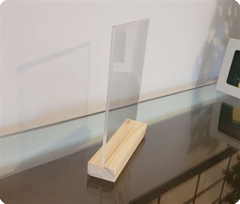 Display 10x15 de mesa em pinus e acrílico Produtos em acrílico MDF e