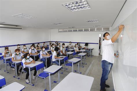 Governo convoca 648 professores aprovados em concurso para rede pública