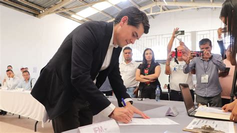 Zitácuaro Recibe Toño Ixtláhuac constancia de mayoría como alcalde