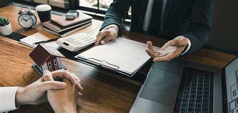 Cómo ser corredor de seguros Letslaw