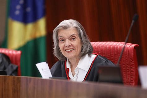 Empossada no TSE Cármen Lúcia diz que mentira será combatida sem medo