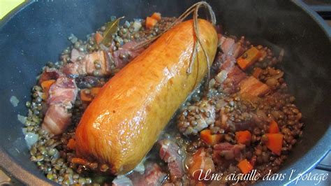 Lentilles Vertes Du Puy Saucisse De Morteau Et Lardons Une Aiguille