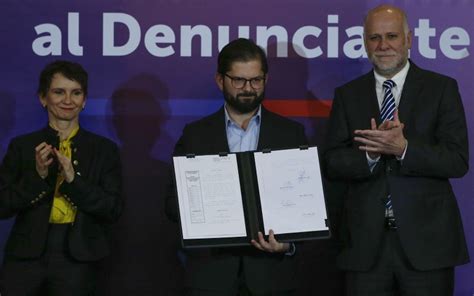 Presidente Boric reiteró el caiga quien caiga al promulgar ley que