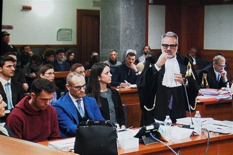 Femminicidio Giulia Cecchettin la difesa di Turetta L ergastolo è