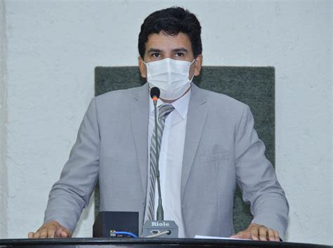 Prof Júnior Geo cobra do Estado medidas para auxiliar pessoas