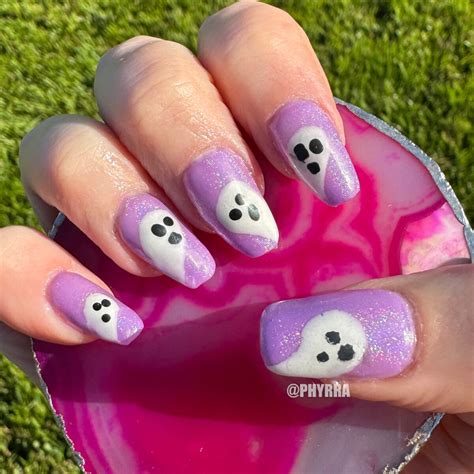 Easy Halloween Ghost Nails Manicure