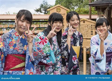 Filles Japonaises Telegraph