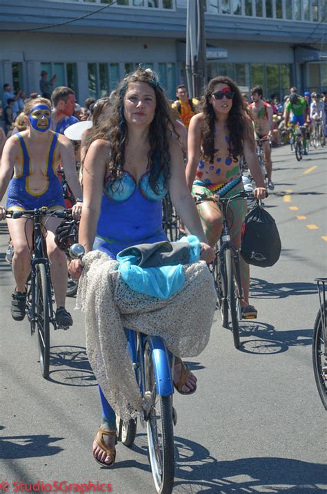 Fremont Summer Solstice Parade Naked Bike Riders Guerilla