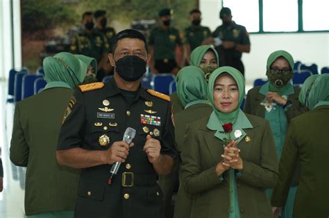 Pangdivif 2 Kostrad Mengikuti Acara Peringatan HUT Ke 76 Persit Kartika