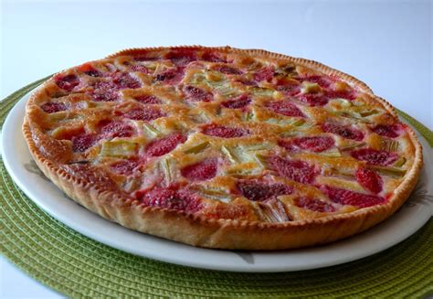 Tarte aux fraises et à la rhubarbe