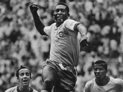 Pelé 80 anos Rei tem média de 0 84 gol por jogo na Seleção