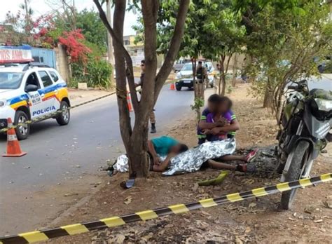 Motociclista morre após bater em árvore na Avenida José Sérvulo
