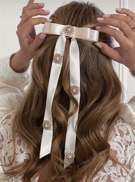 Pin by Vitória Cabaleiro Ateliê on Laços bordados a mão Sparkly hair