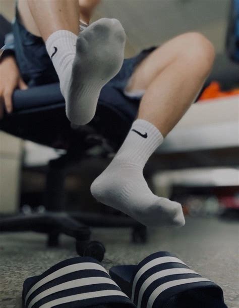 Pin By Tyty On Enregistrements Rapides Men In Socks White Nike Socks Mens Socks