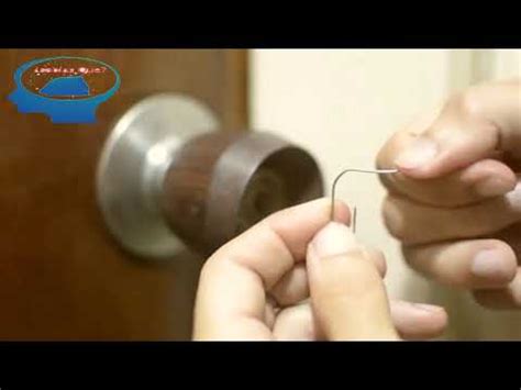 Descubre cómo abrir una cerradura sin llave utilizando un clip una