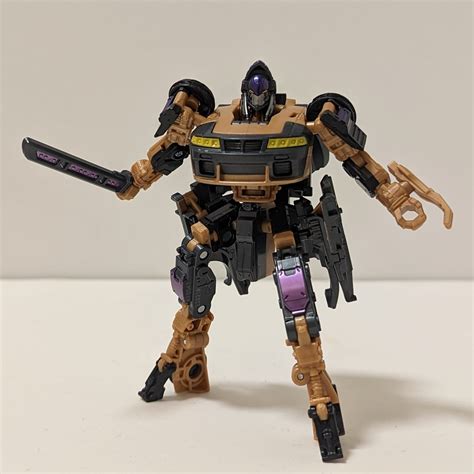 Transformers Rise Of The Beasts Deluxe Wheeljack And Nightbird In Hand
