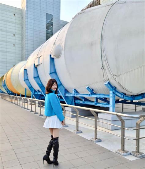 IKUMIさんのインスタグラム写真 IKUMIInstagram ロケットの前で おっきすぎてロケットって伝わる