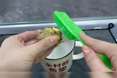去金店清洗首饰怕被偷老板娘教你在家清洗 生活小妙招 监控下的一幕 店内实拍 妙招 监控 生活