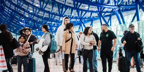 Flujo De Pasajeros En El Aeropuerto Internacional De El Salvador