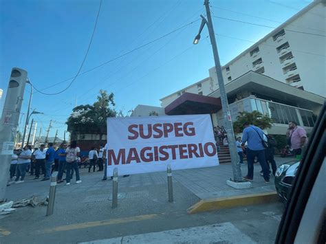 Con Protesta En Finanzas De Acapulco Exigen Maestros Del SUSPEG Nuevas