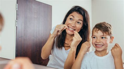 Como usar fio dental Confira a maneira correta de usá lo
