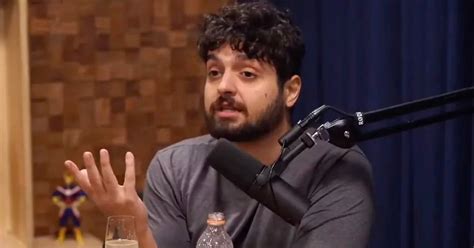 Caso Monark influencer brasileño es desvinculado de podcast tras