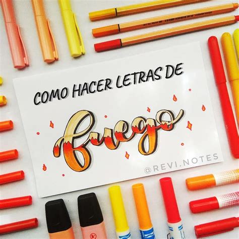 Some Crayons And Markers Are Laying Next To A Sign That Reads Como