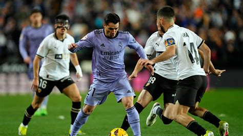 Coach De la Fuente says he respects Díaz s decision to play for