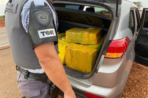 Rapaz de 25 anos é preso transportando mais de meia tonelada de maconha