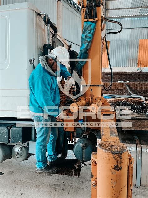 CURSO DE NR 11 OPERADOR DE GUINDAUTO CAMINHÃO MUNK B Force