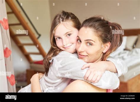 Embrace Parents Hi Res Stock Photography And Images Alamy