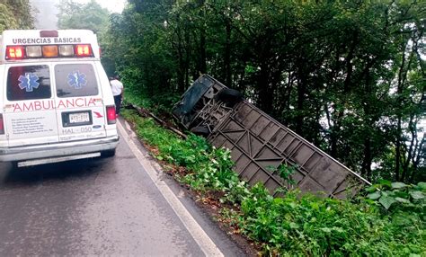 Cae autobús a barranco en Tlanchinol reportan al menos 6 lesionados