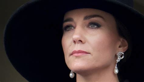 Kate Middleton La Famiglia Reale Diserta I Funerali Di Papa Benedetto XVI