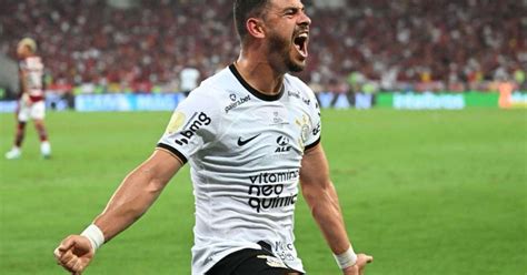 Koka Santos Acerta A Contrata O Do Meia Giuliano Ex Corinthians