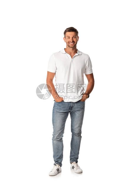 穿着白色T恤的欢快男人笑着微笑手高清图片下载 正版图片502987132 摄图网