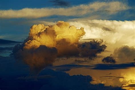 Cumulus Nimbus Nuage T Te Dans Les Nuages
