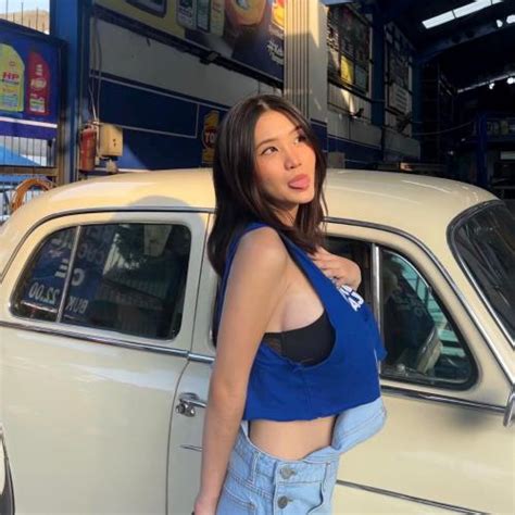 Potret Terbaru Anastasya Khosasih Pakai Crop Top Seksi Pose Melet