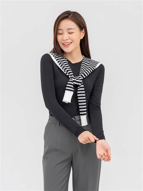 Khăn Len Nữ Phối Kẻ YODY