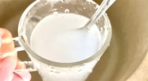 Toarnă doar un pahar de apă cu bicarbonat de sodiu în toaletă noaptea