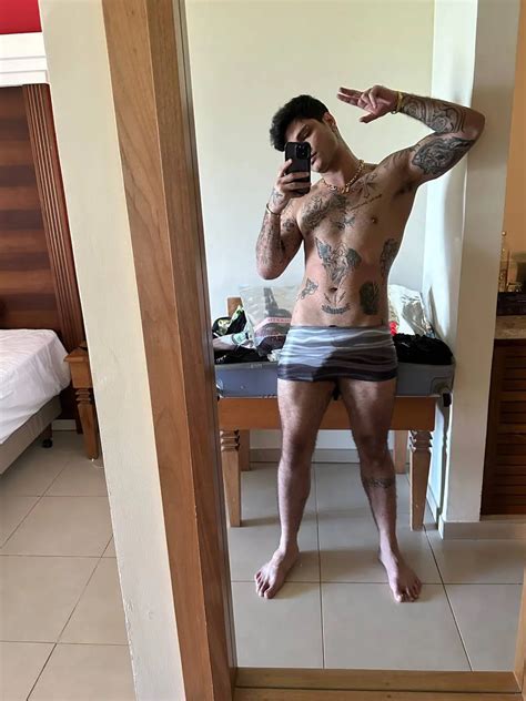 Fotos Do DJ Davi Kneip KondZilla Pelado Exibindo O Corpo Sarado